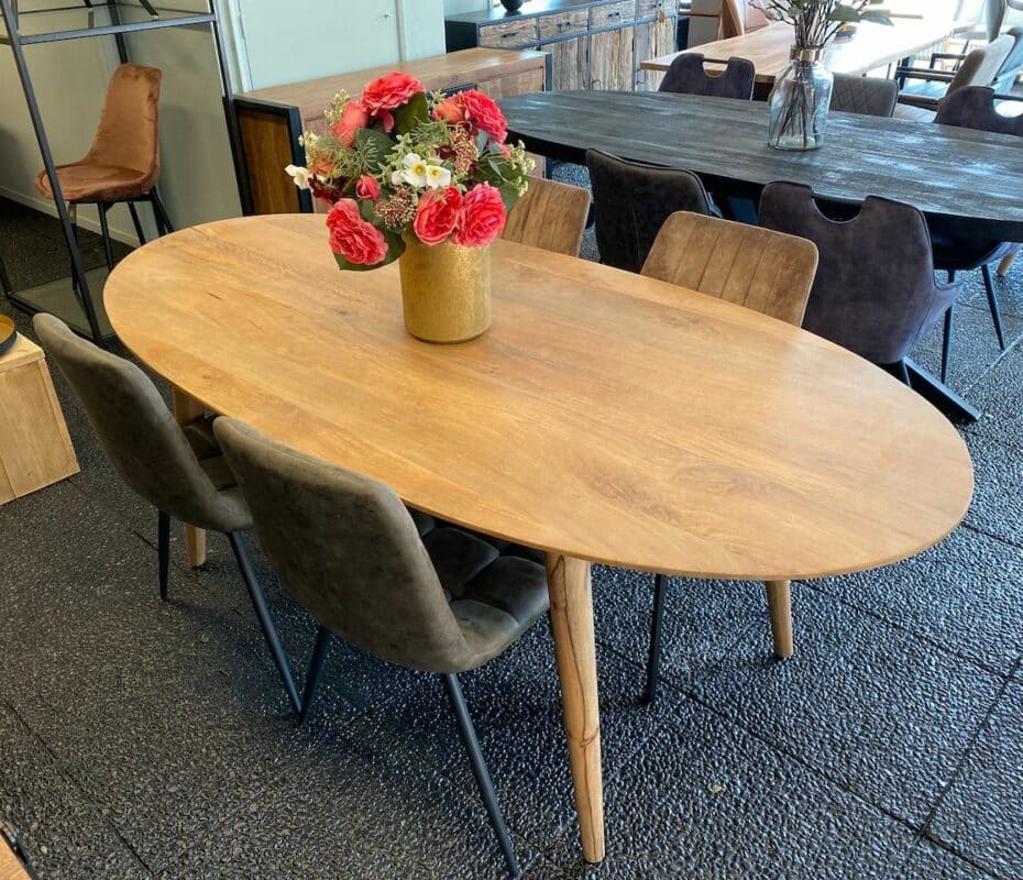 Mangohouten ovale tafel Emide met verjongde rand (-20%) | Bestel nu
